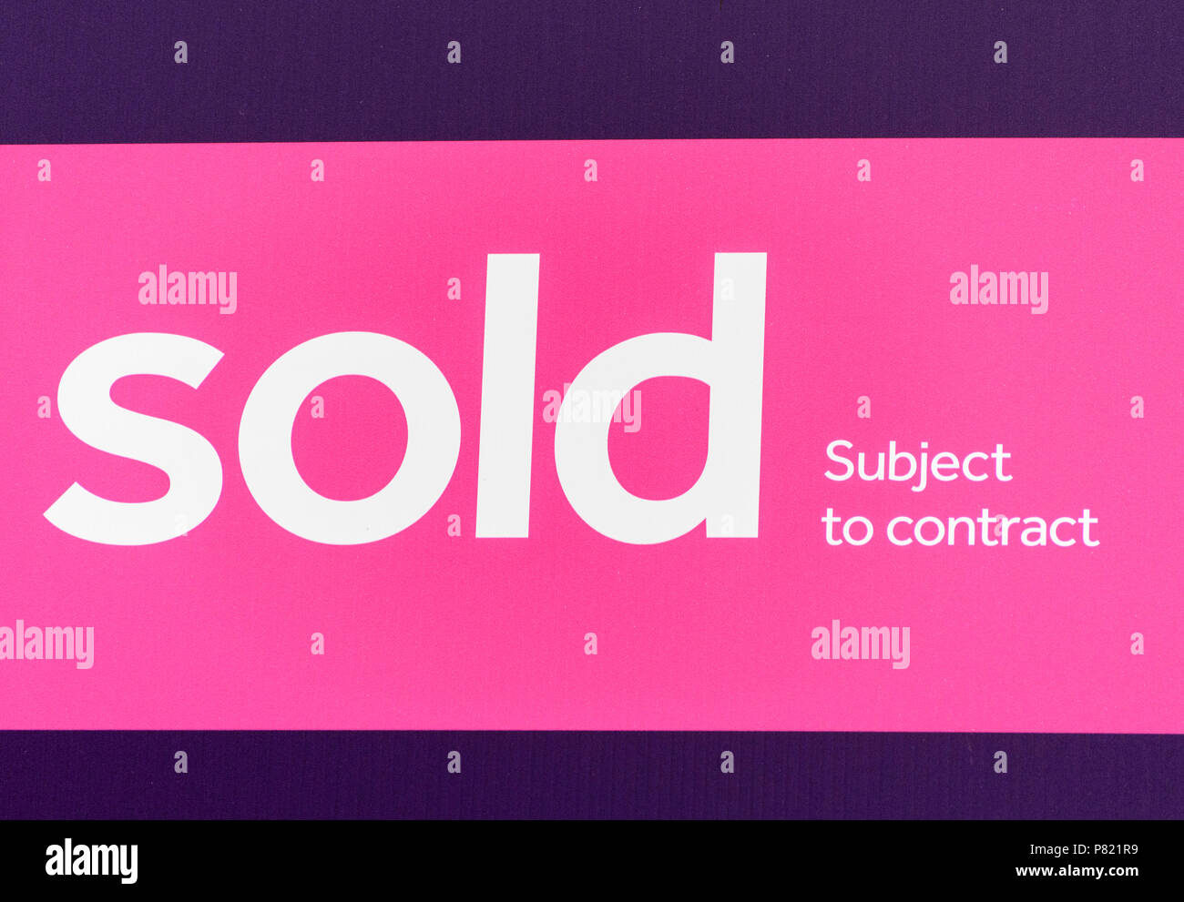 A sold subject to contract sign, UK Stock Photo - Alamy
