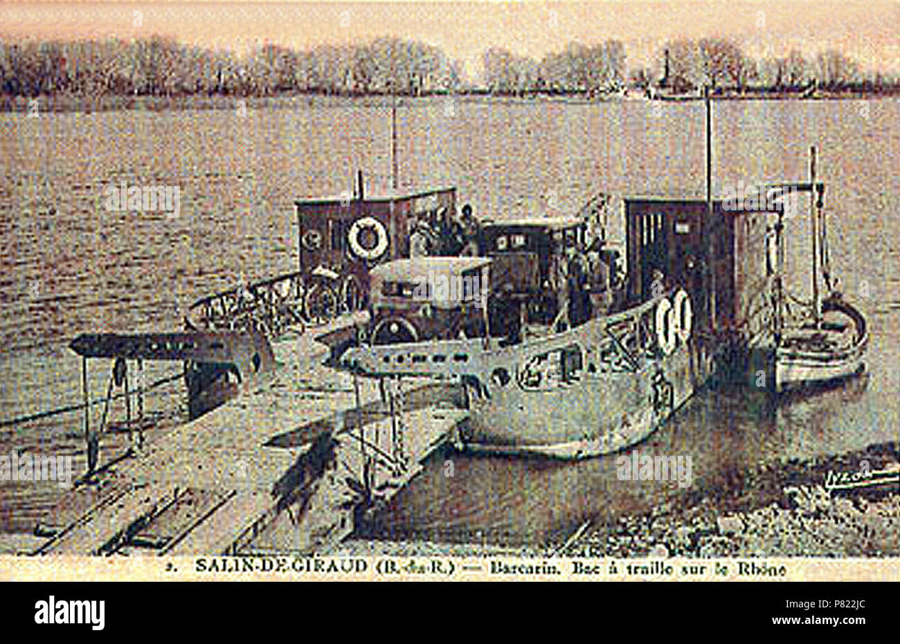 31 Bac de Barcarin sur le grand Rhône en Camargue Stock Photo - Alamy