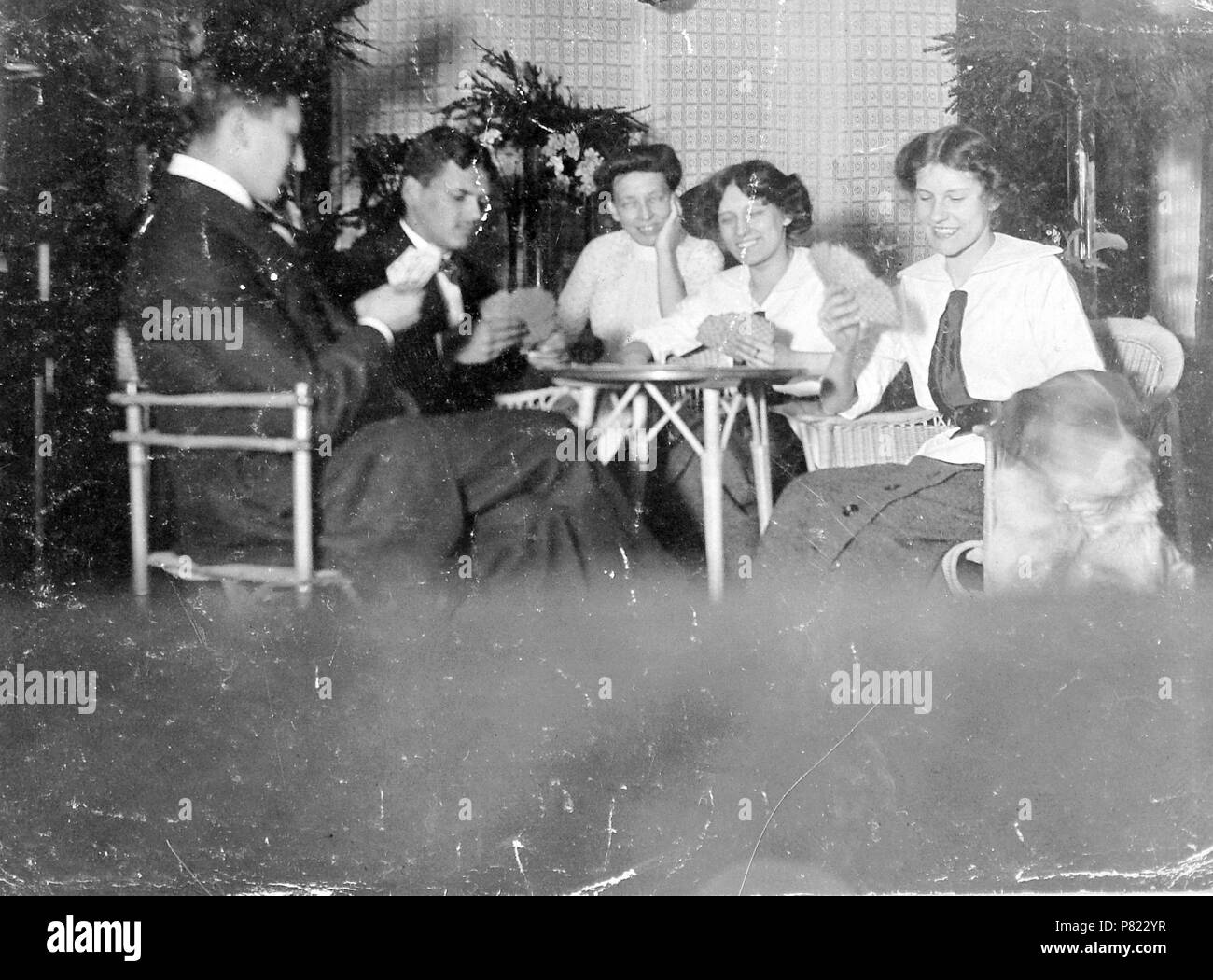 Family game time Black and White Stock Photos & Images - Alamy