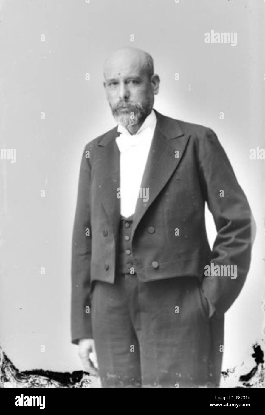 . Francesc Peris Mencheta. Català: Retrat de tres quarts de cos del ...