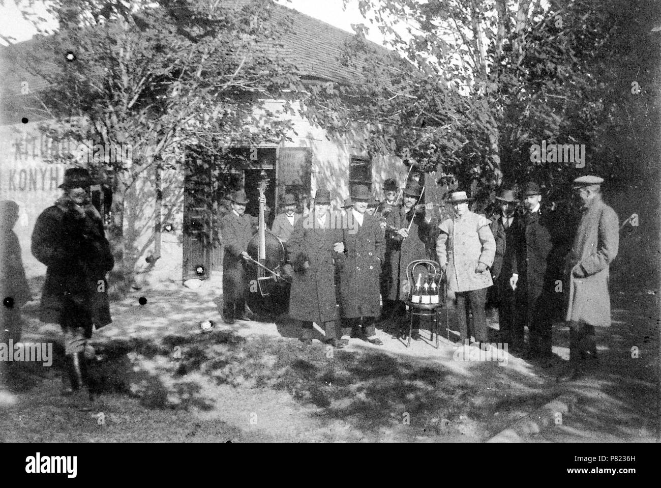 Tags: tableau, music, restaurant, men, band, musical instrument ...