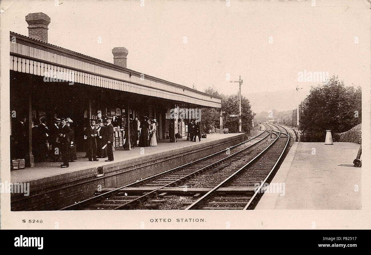 Oxted railway station hi-res stock photography and images - Alamy