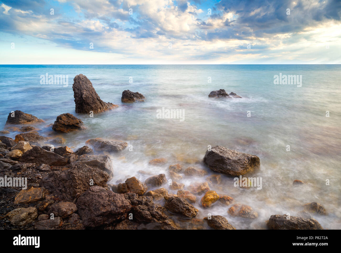 Wave hit the rock hi-res stock photography and images - Alamy