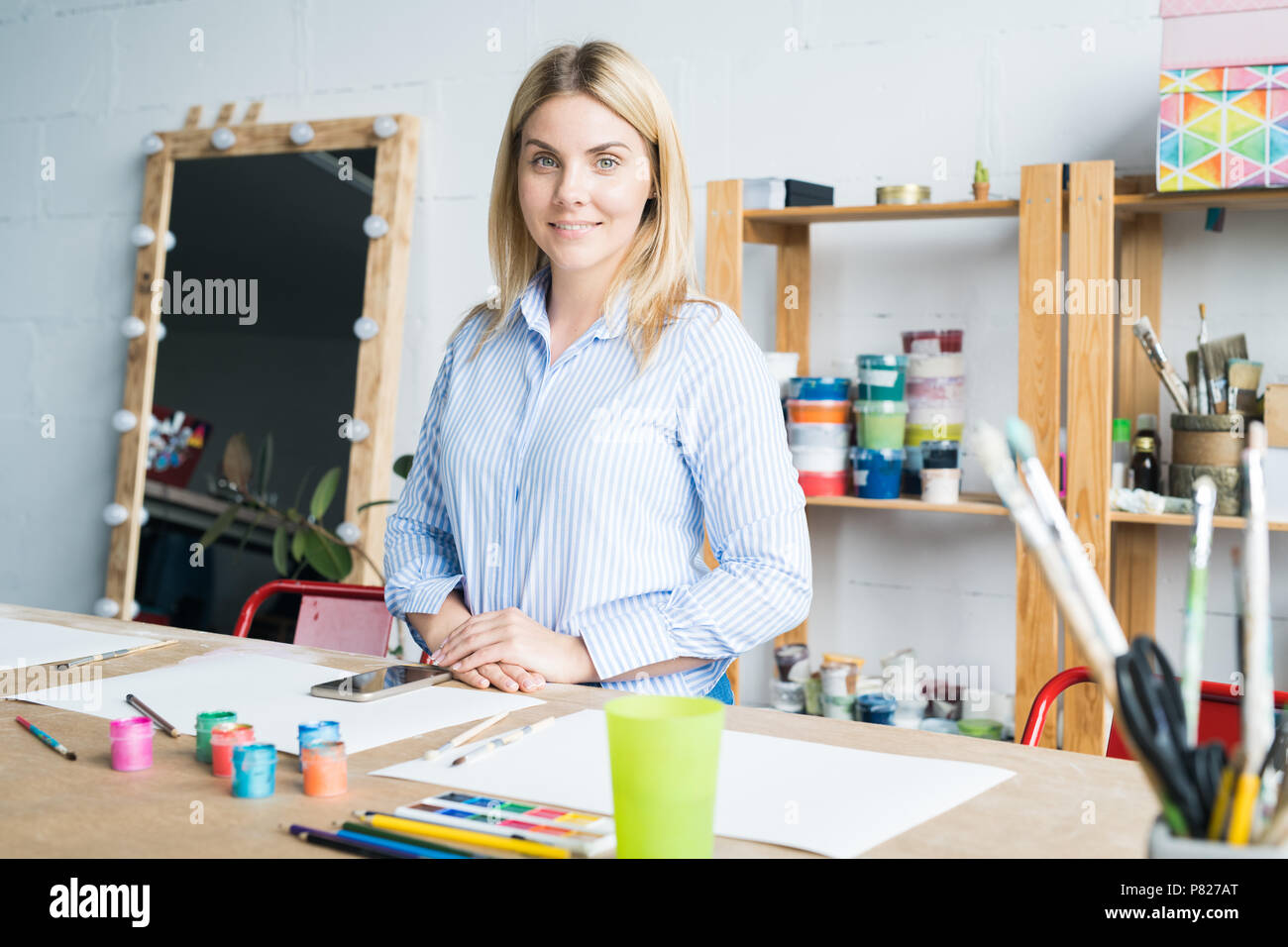 Female artist painting standing hi-res stock photography and images - Alamy