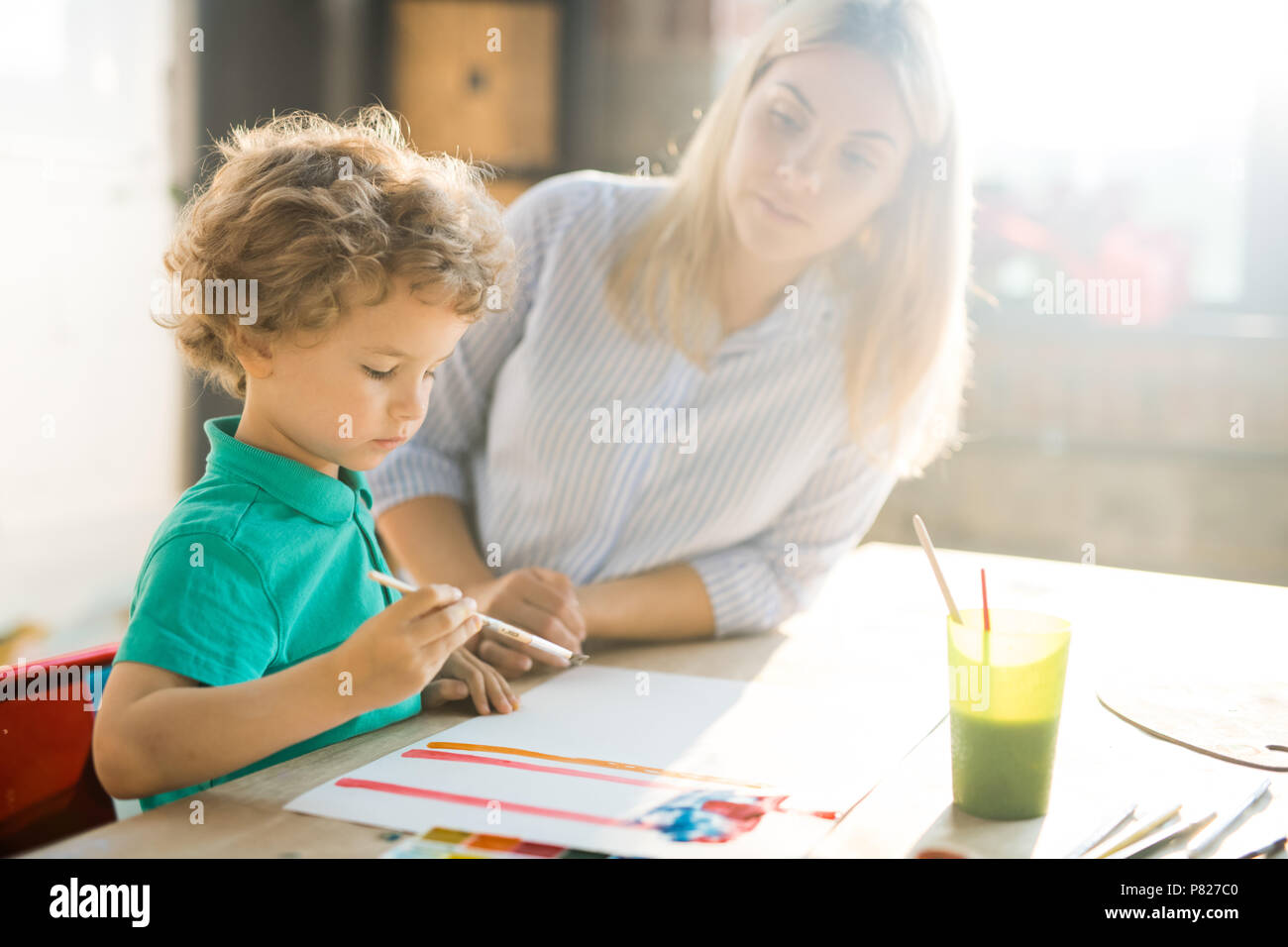 Little kid hi-res stock photography and images - Alamy