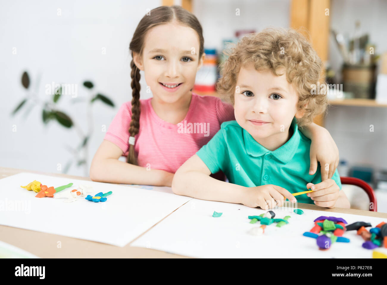 Kid little girl little boy camera hi-res stock photography and images ...