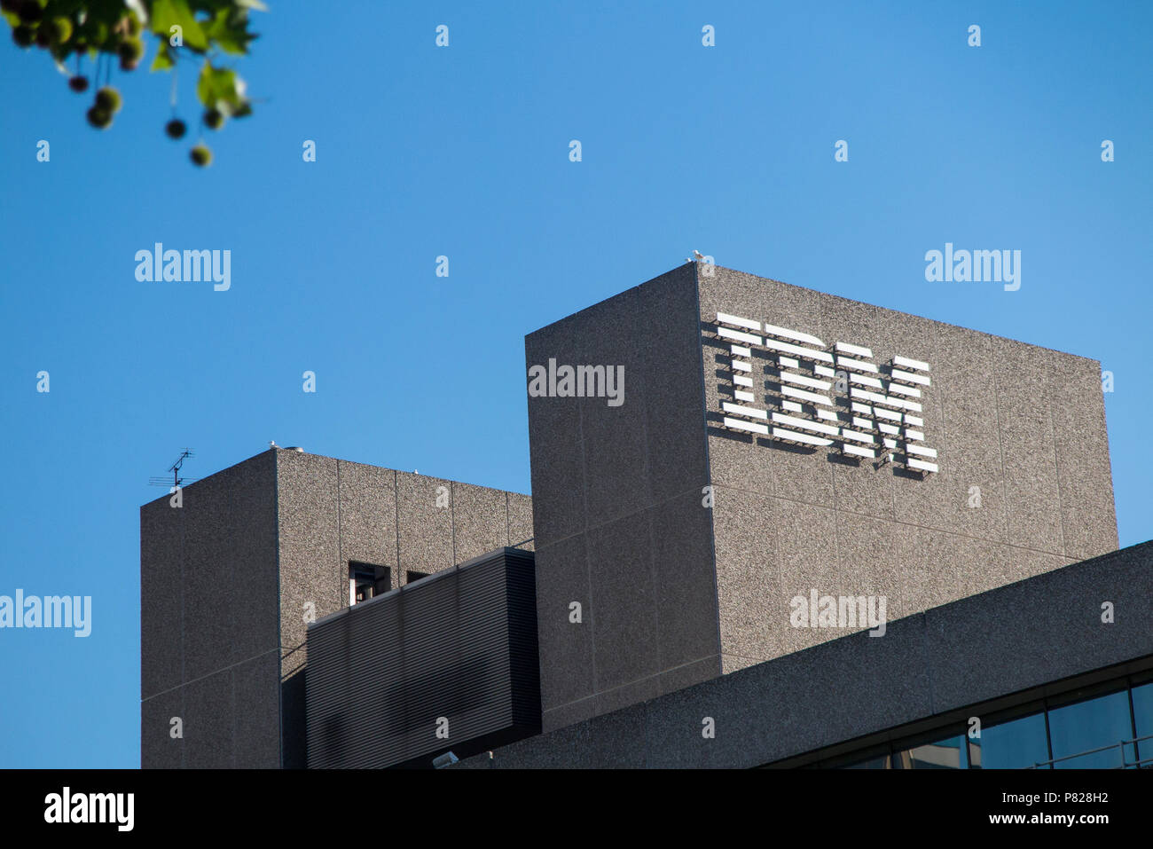 Ibm Tower Stock Photos & Ibm Tower Stock Images - Alamy