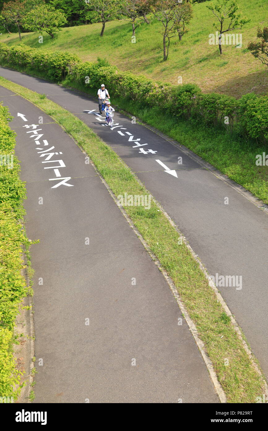 Empty lane with arrow sign hi-res stock photography and images - Alamy