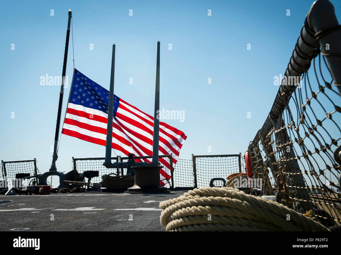 Destroyer ddg mast hi-res stock photography and images - Alamy
