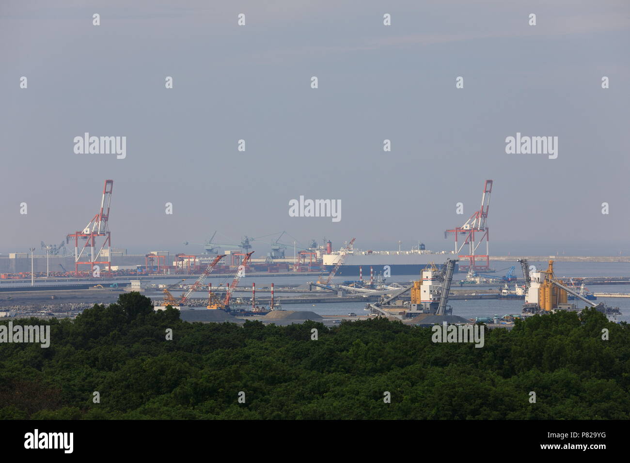 Shipping terminal hi-res stock photography and images - Alamy