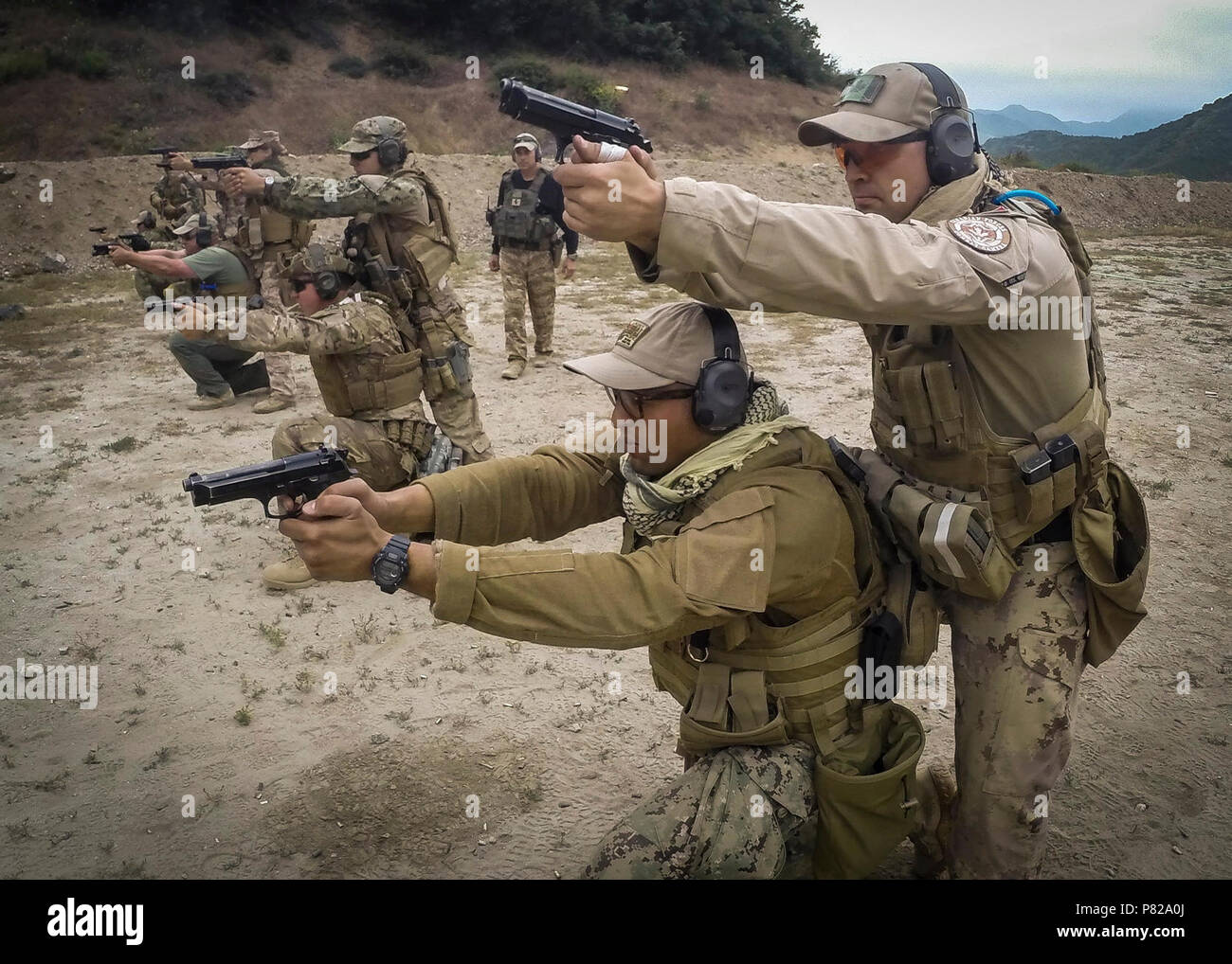 Canadian forces combat camera hi-res stock photography and images - Alamy