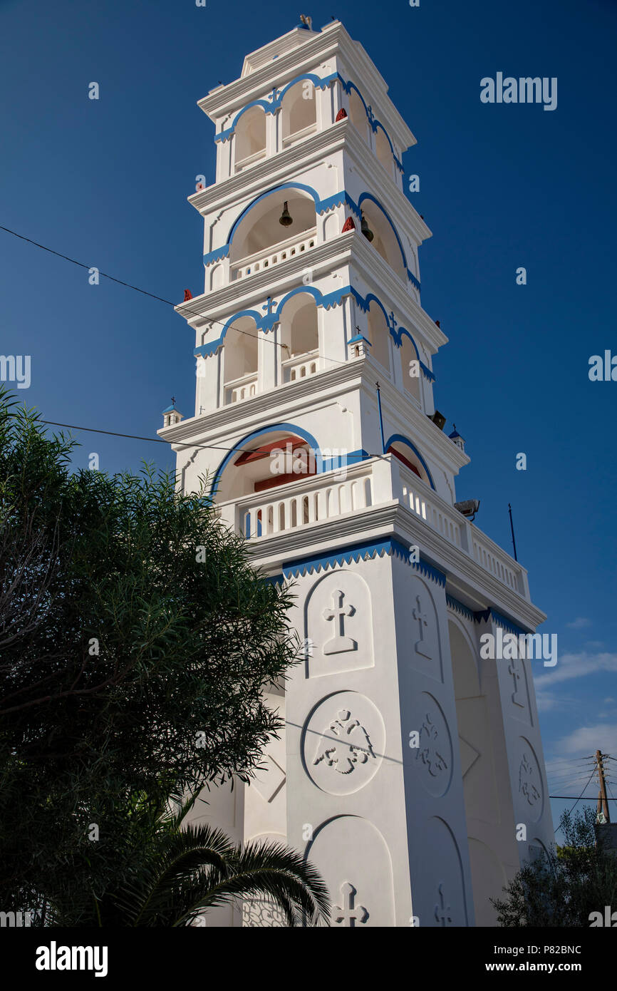 Santorini ferry port of athinios hi-res stock photography and images ...