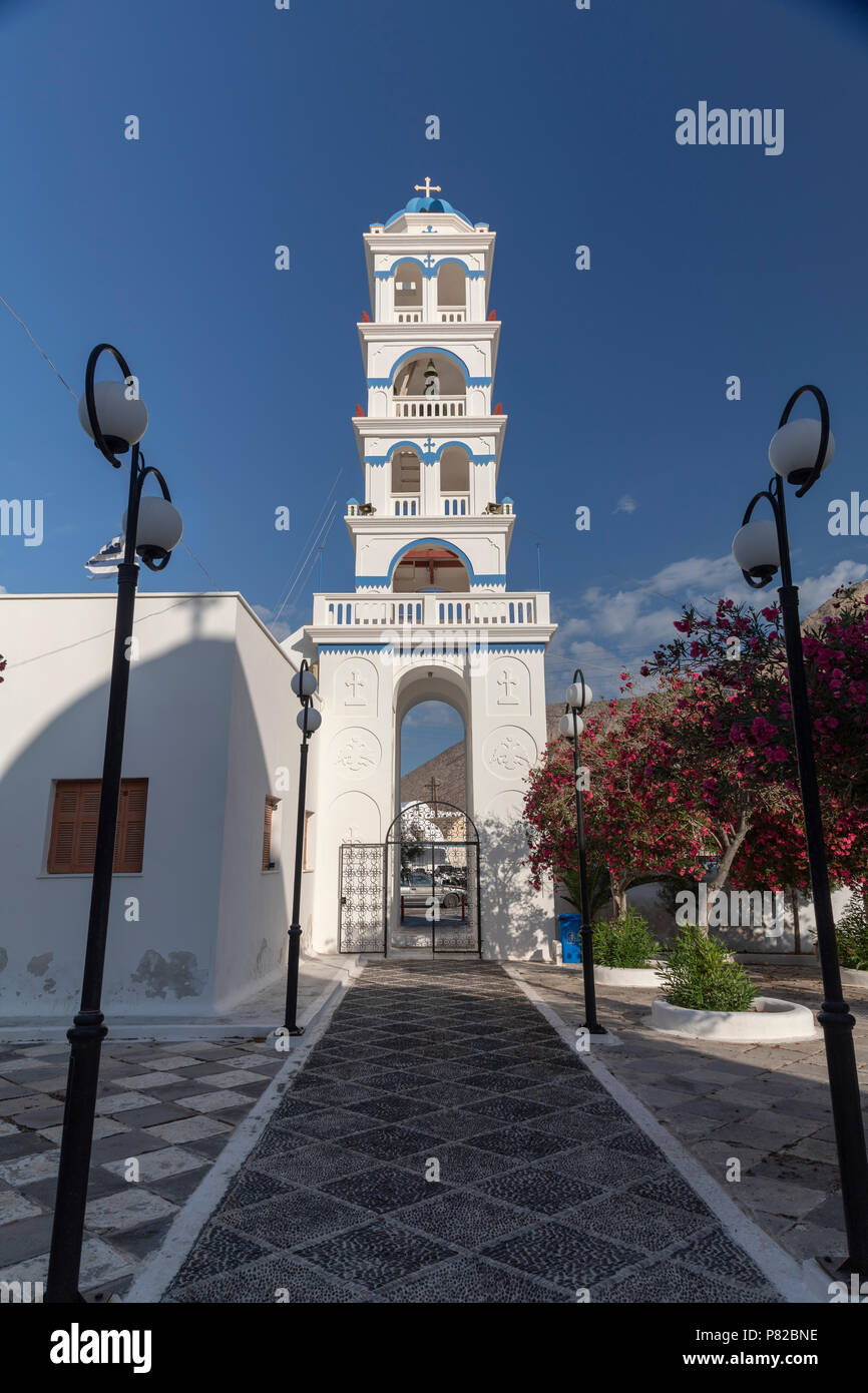 Santorini ferry port of athinios hi-res stock photography and images ...