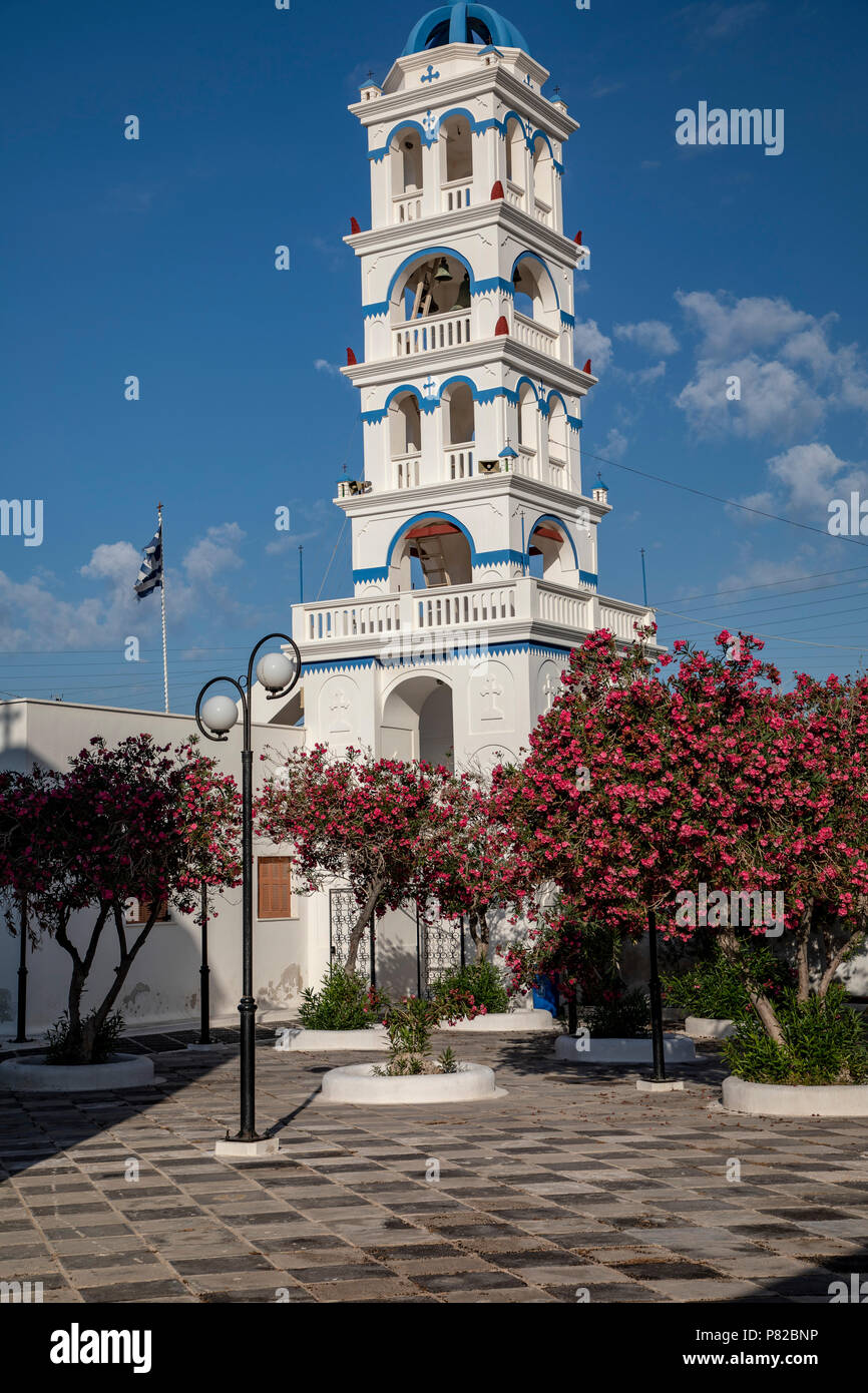 Santorini ferry port of athinios hi-res stock photography and images ...