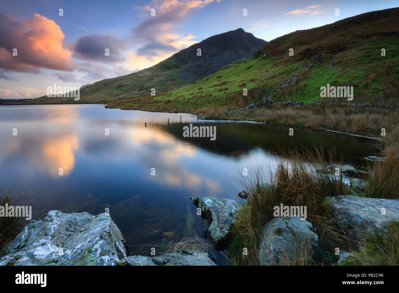 Llyn Dywarchen in the Snowdonia National Park captured at sunset Stock ...