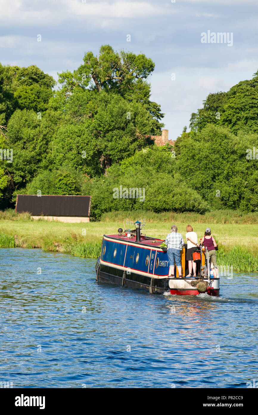 Narrowboat people hi-res stock photography and images - Alamy