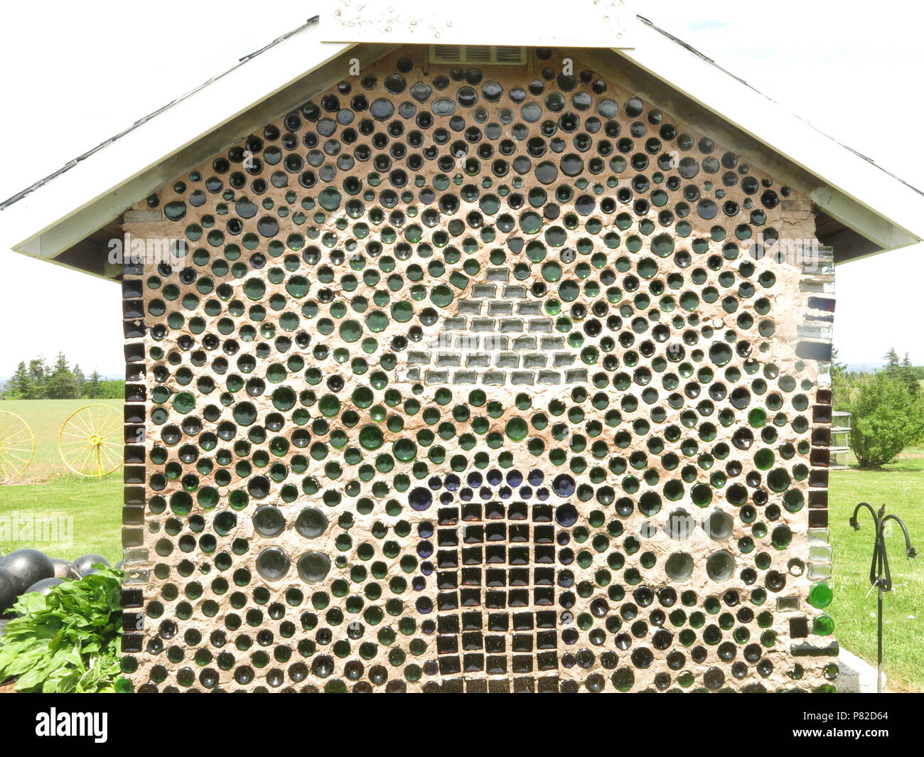 Building With Glass Bottles Six DIY Glass Houses Built From Bottles