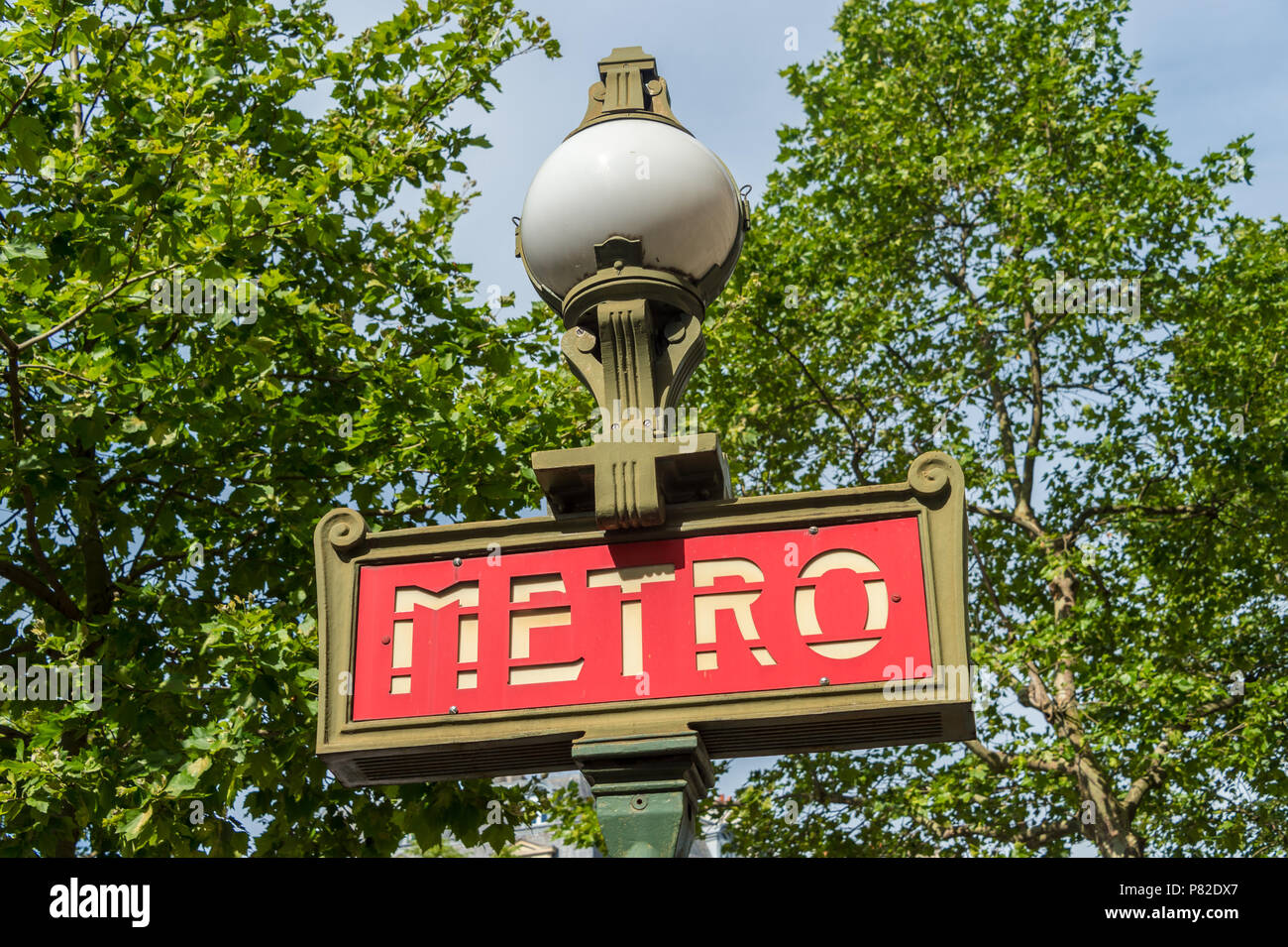 Entrance to the subway paris hi-res stock photography and images - Alamy