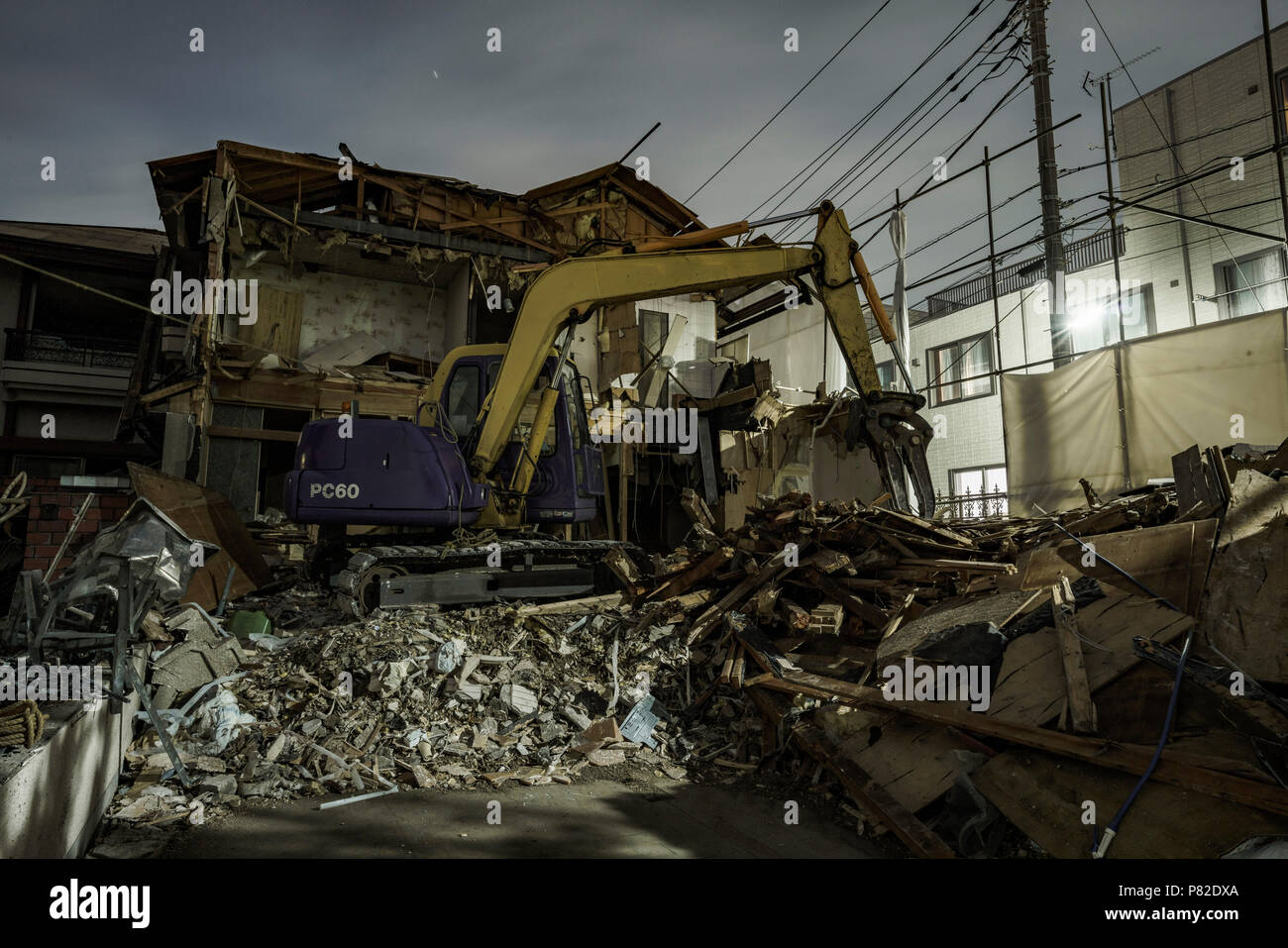 Construction site wall tokyo hi-res stock photography and images - Alamy