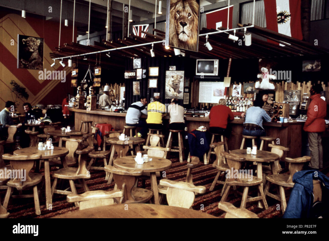 1970s bar hi-res stock photography and images - Alamy