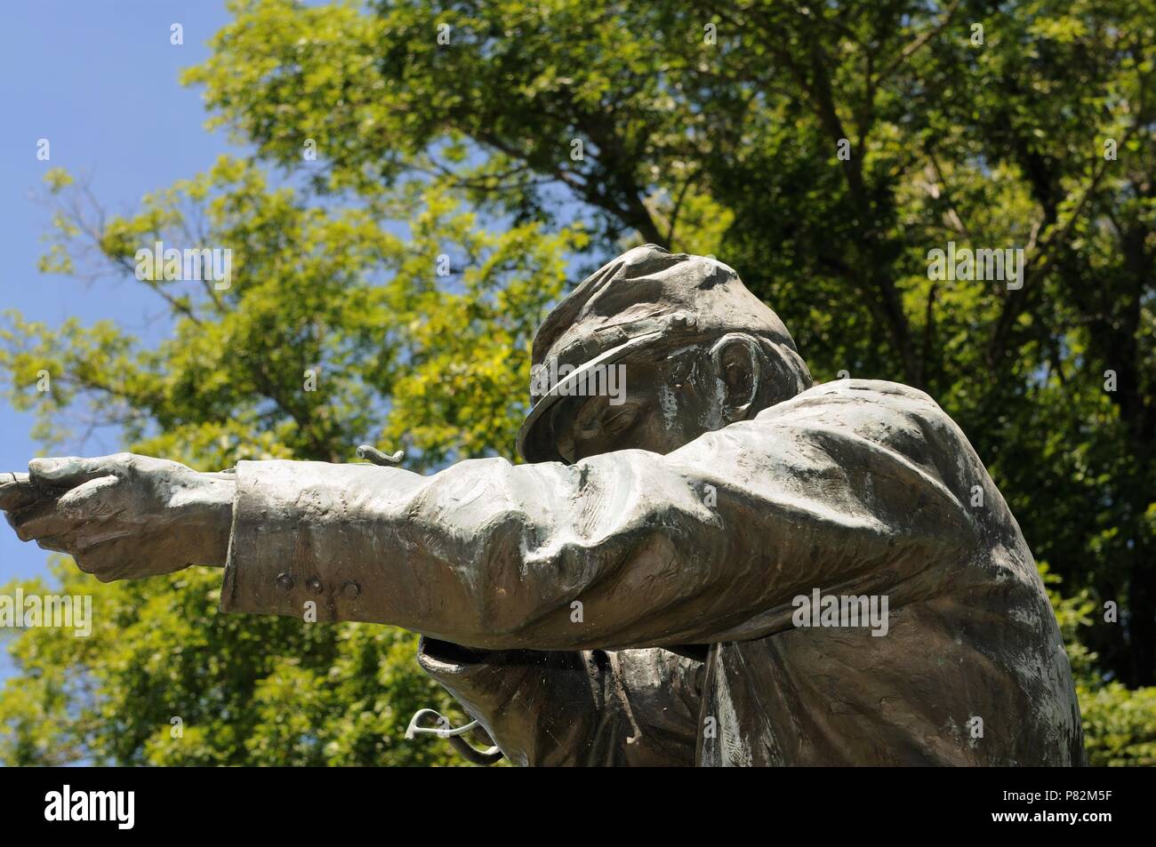 Statue of a union soldier honoring the soldiers who fought for ...