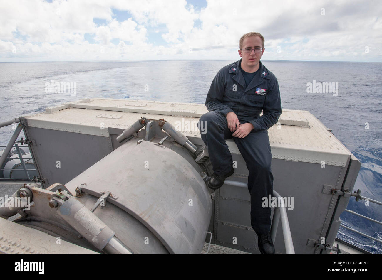 Nato sea sparrow missile system launcher hi-res stock photography and ...