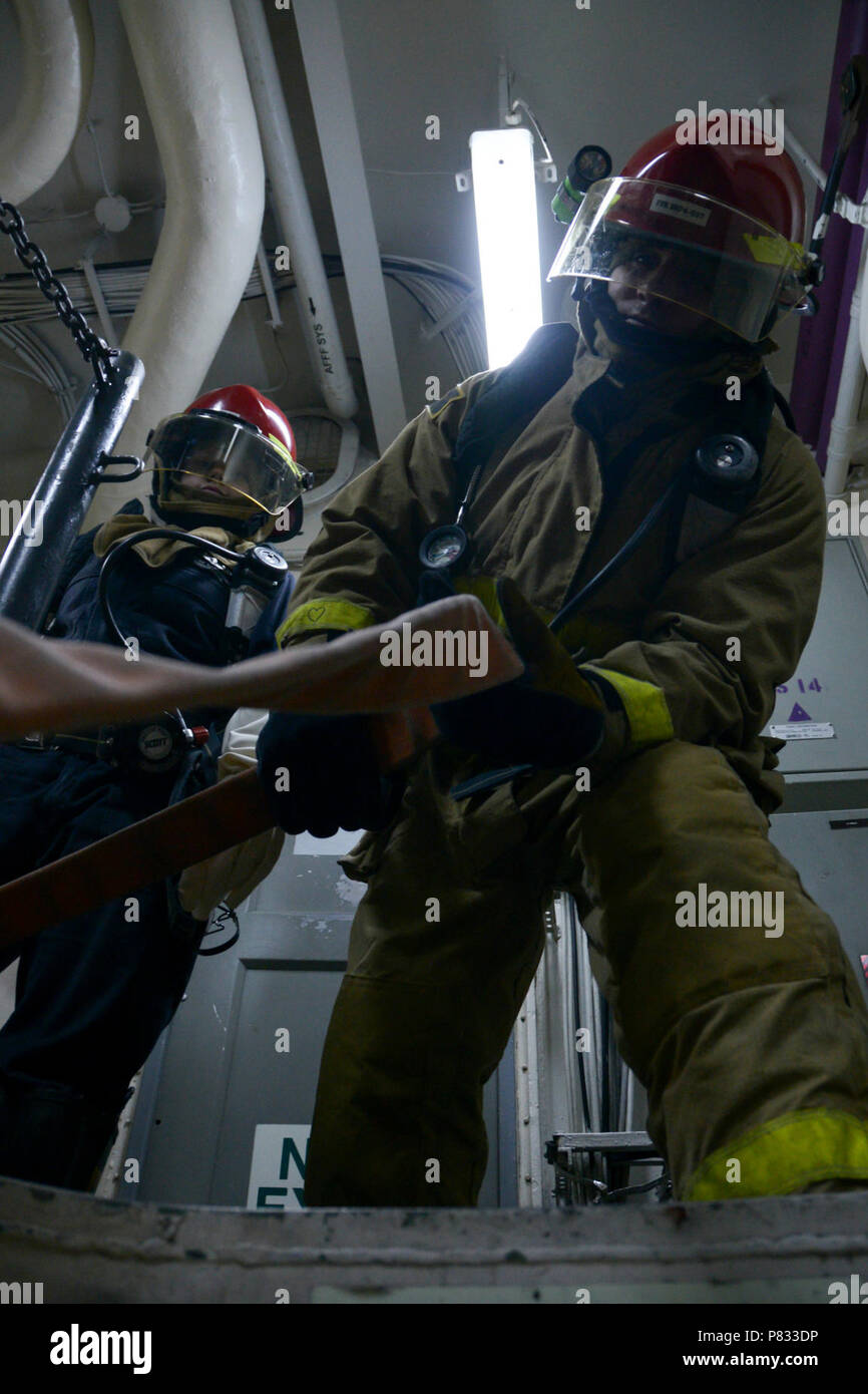 YOKOSUKA, Japan (Dec. 04, 2016) Petty Officer 3rd Class (SW) Shelby ...