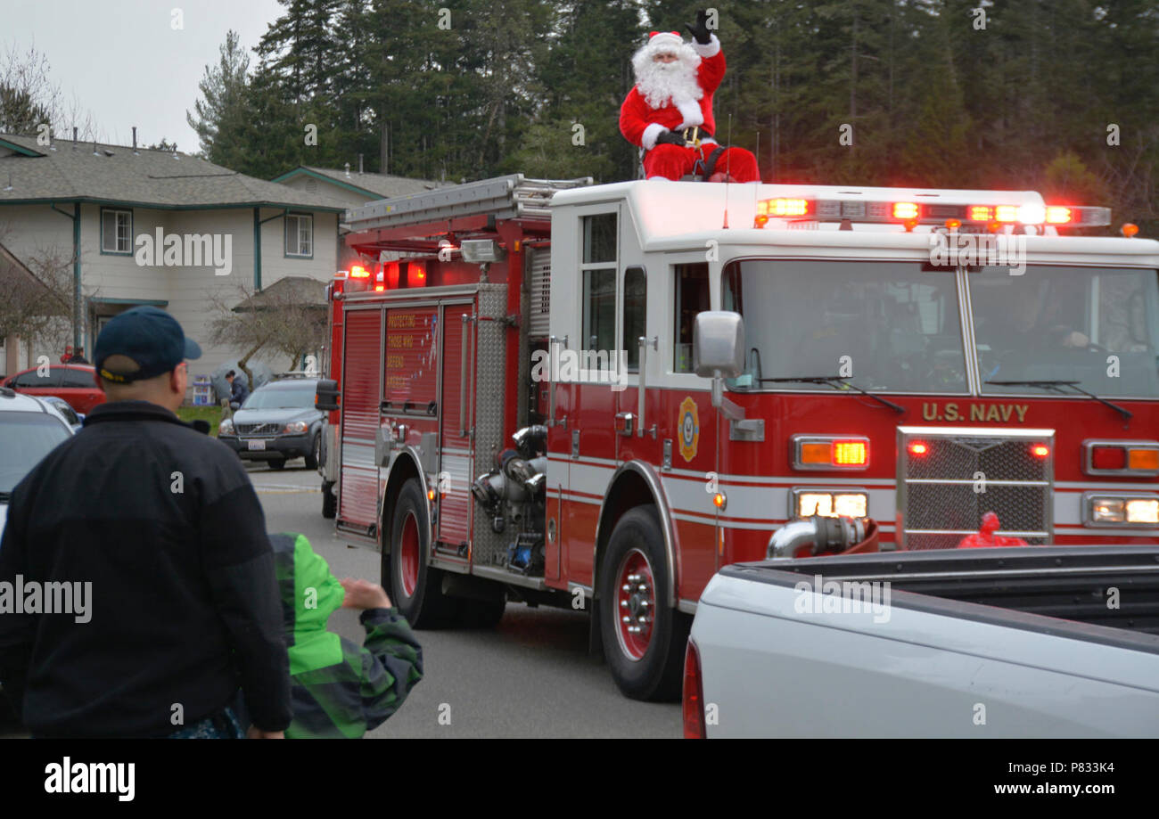 SILVERDALE, Wash. (Dec. 18, 2016) – Residents at Naval Base Kitsap (NBK ...