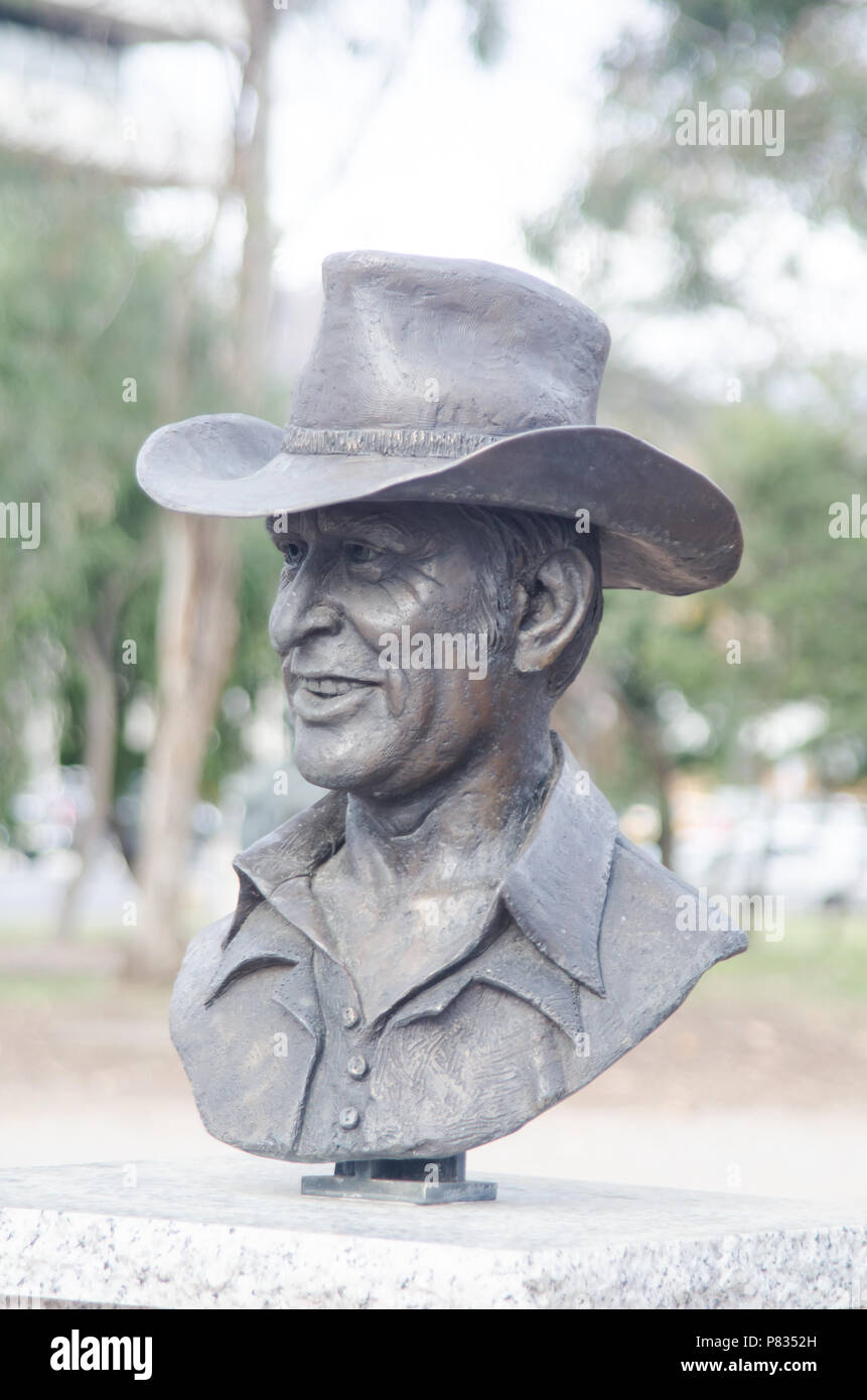 Sculpture of Reg Lindsay (1929-2008) on display at Bicentennial Park ...
