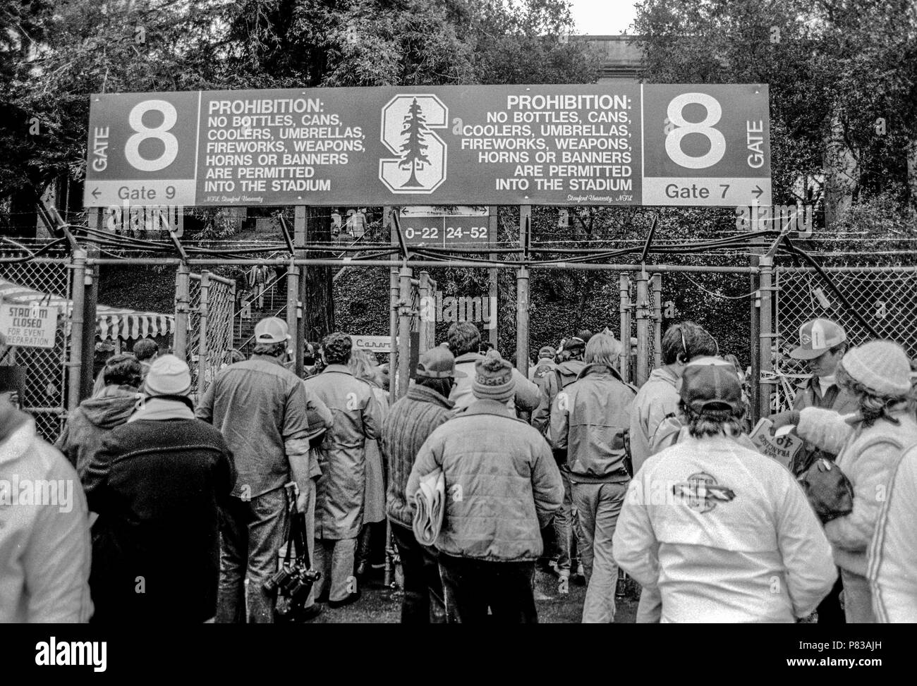 Stanford university campus gate Black and White Stock Photos & Images ...