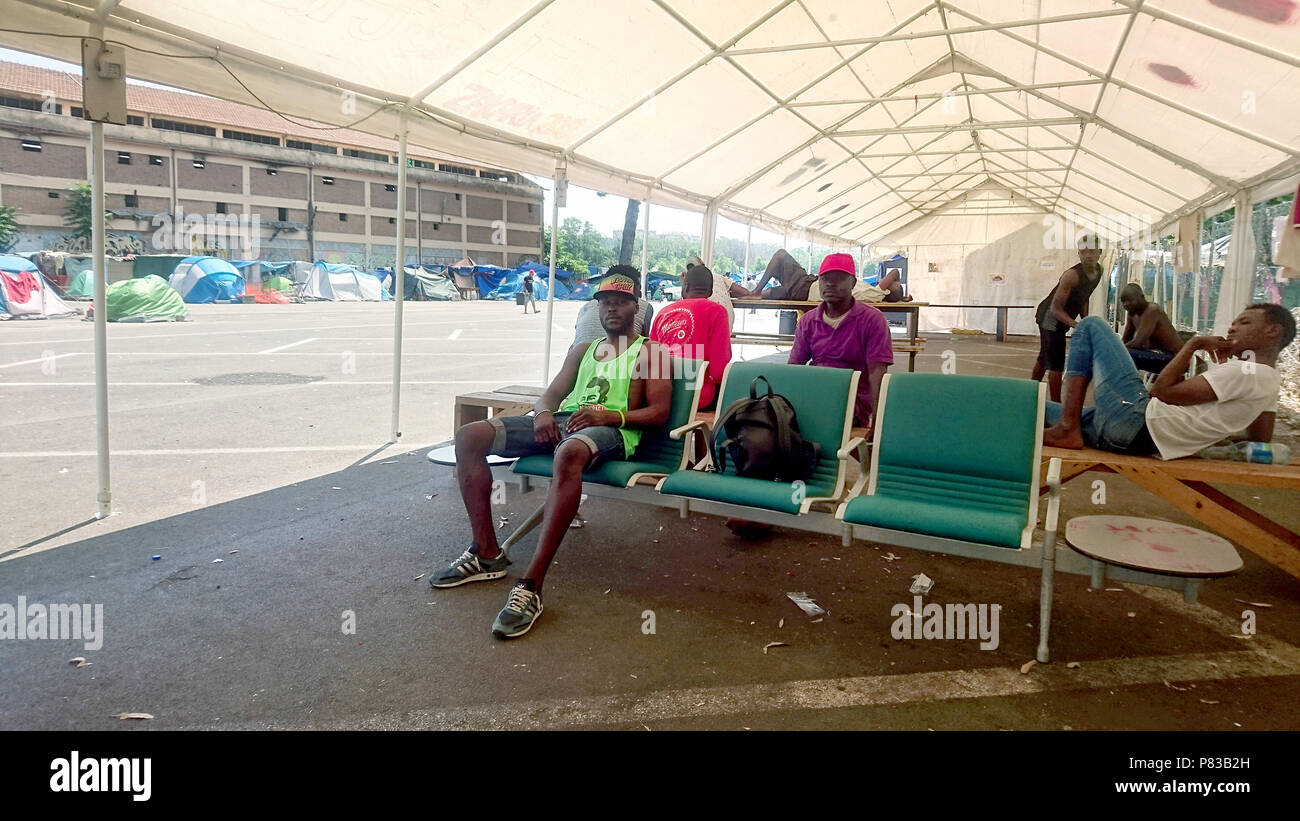 Under A Makeshift Tent High Resolution Stock Photography and Images - Alamy