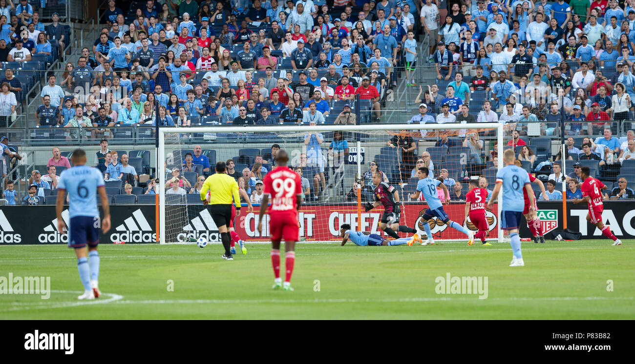 Missed kick hi-res stock photography and images - Alamy