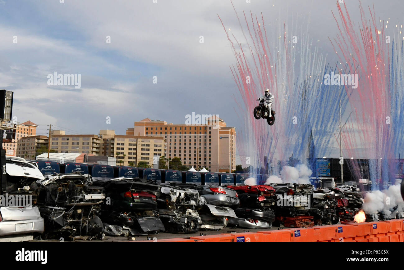 Evel knievel jump hi-res stock photography and images - Alamy