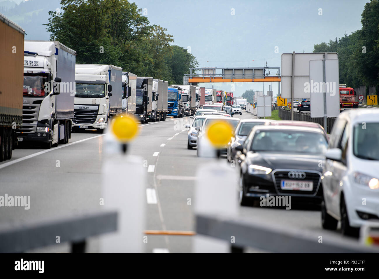 Border control traffic jam hi-res stock photography and images - Alamy