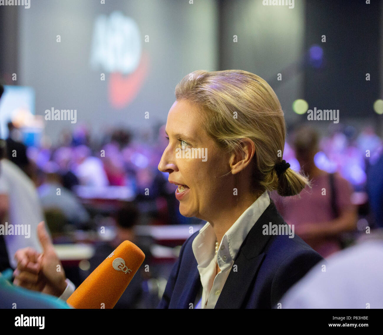 Zdf Interview High Resolution Stock Photography and Images - Alamy