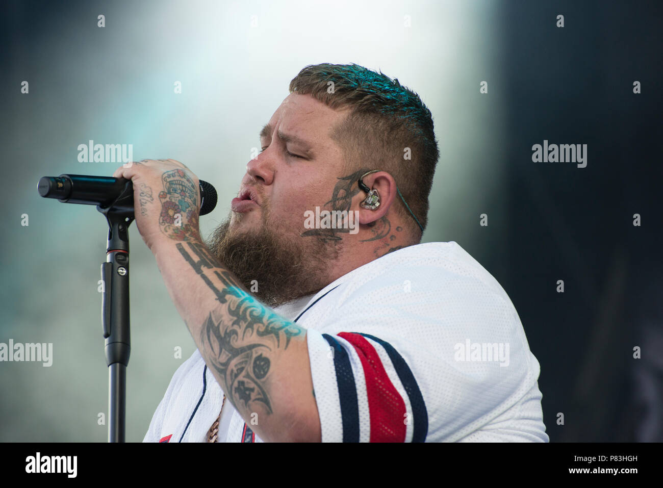 Ragnbone Man Singer High Resolution Stock Photography and Images - Alamy