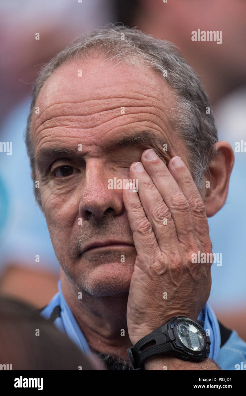 Crying football fans hi-res stock photography and images - Alamy