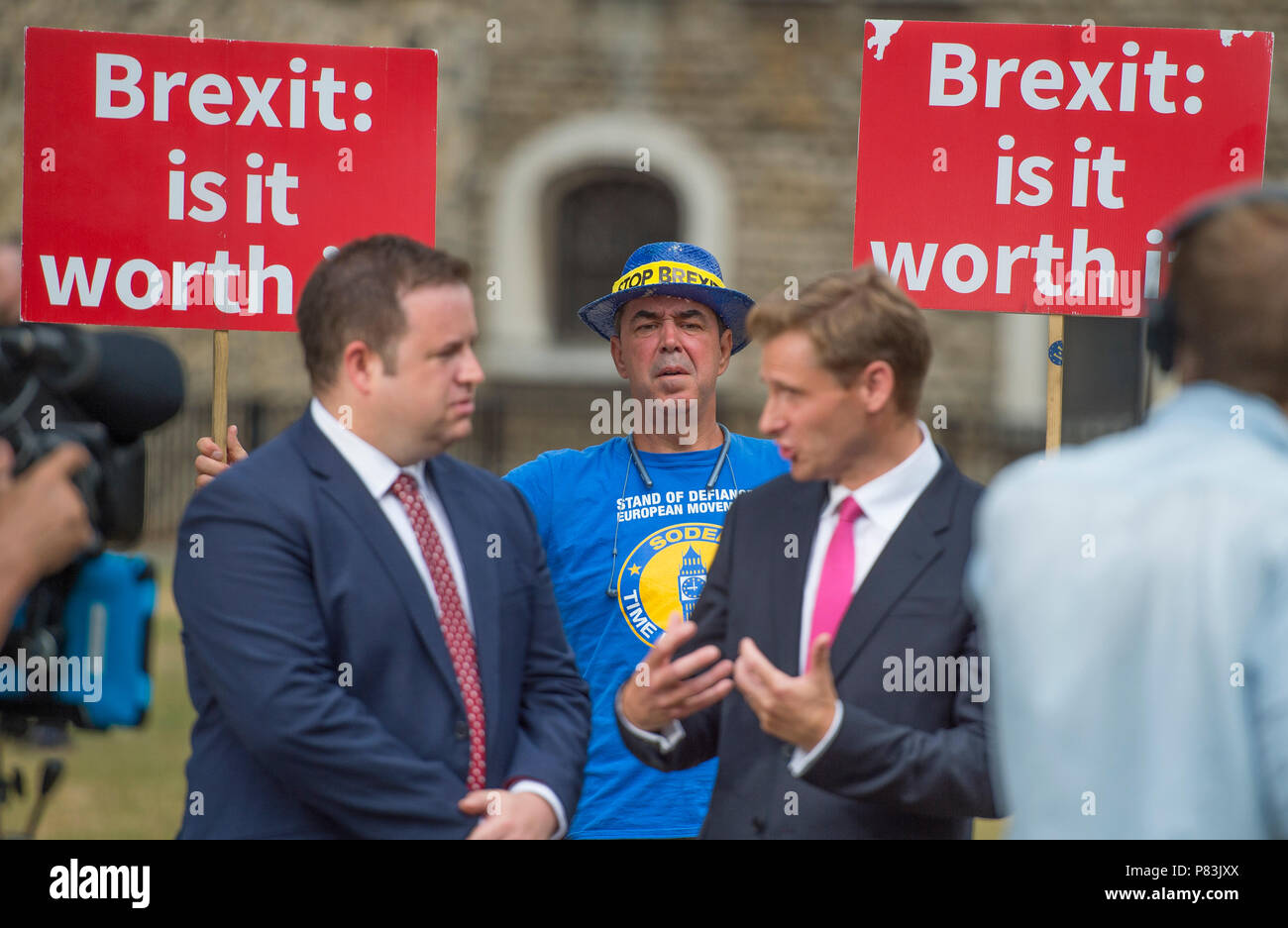 Political posters uk hi-res stock photography and images - Alamy