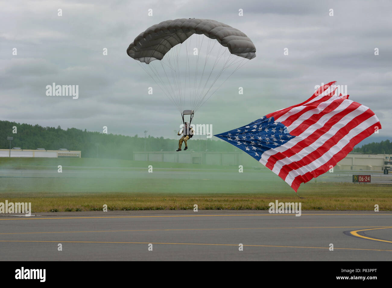 A pararescue jumper from the Alaska Air National Guard, 212th Rescue ...