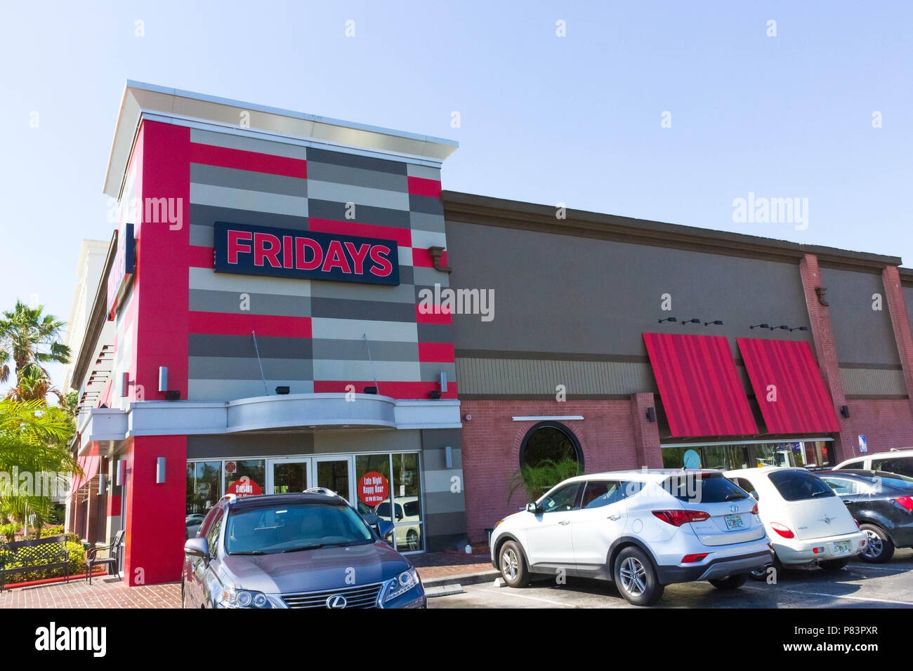Tgi fridays restaurant business hi-res stock photography and images - Alamy