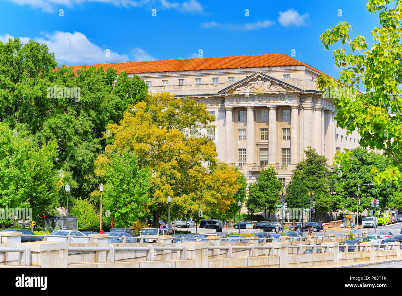 William jefferson clinton building hi-res stock photography and images ...