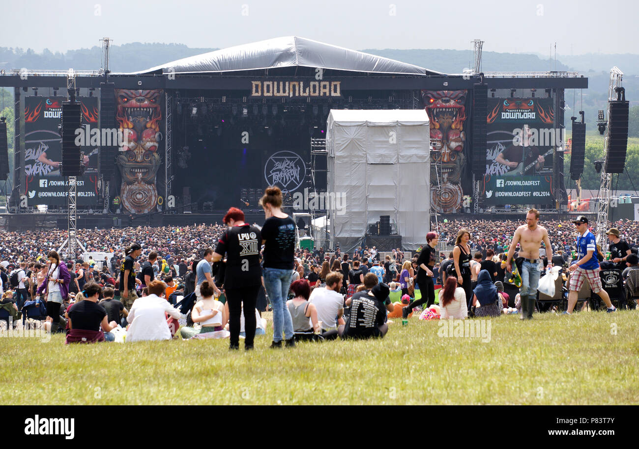 Crowd main stage download festival hi-res stock photography and images ...