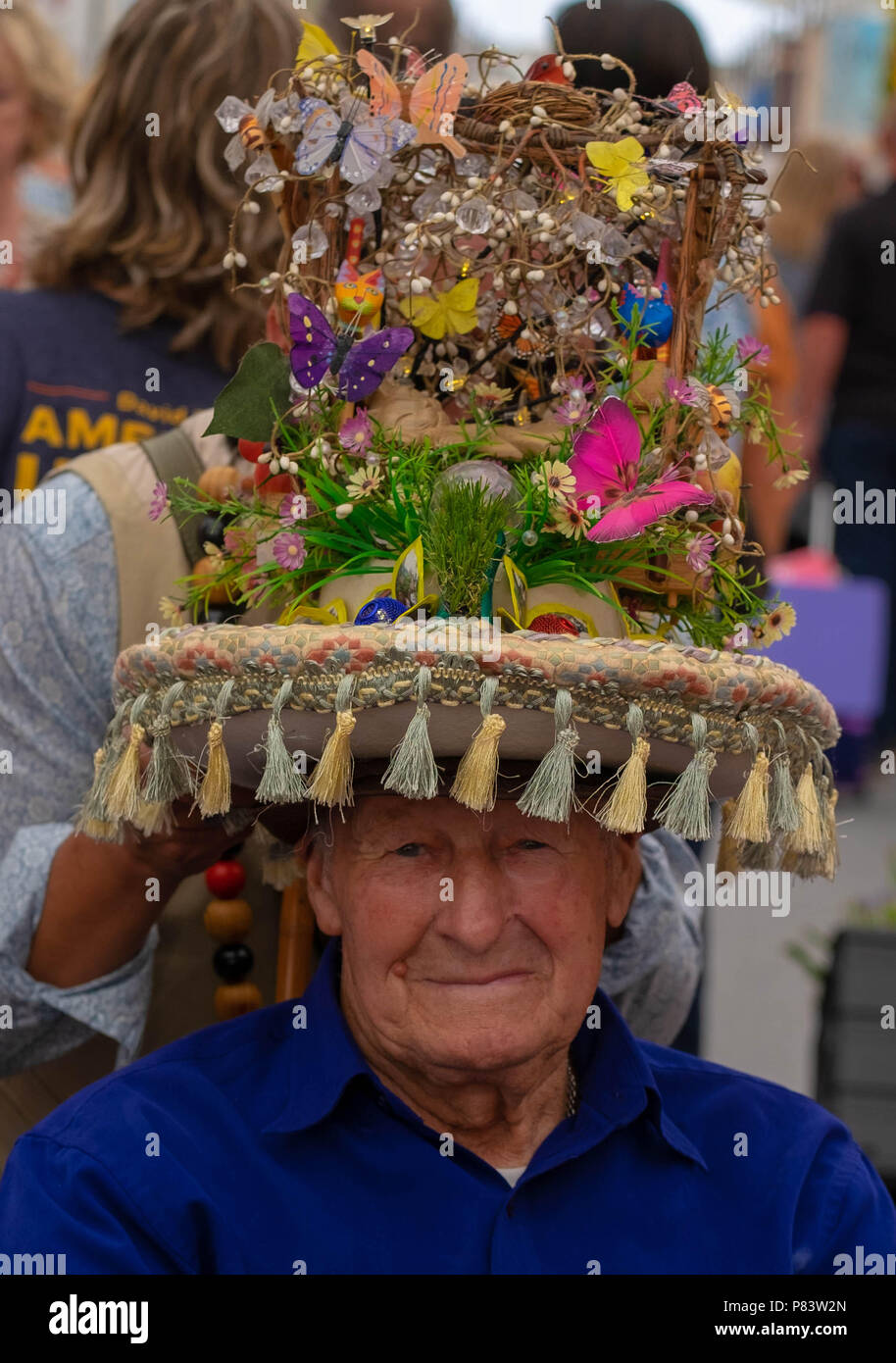 Tall hat decorated hi-res stock photography and images - Alamy