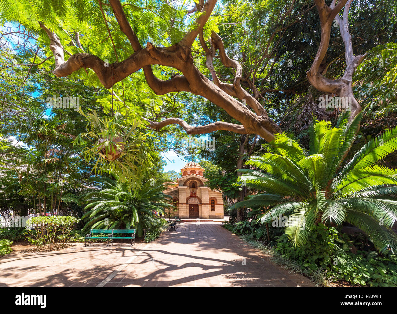 Cuban urban space hi-res stock photography and images - Alamy