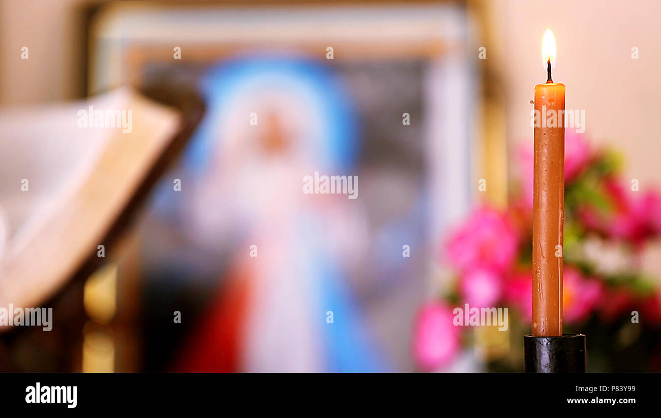 Christmas candles open bible hi-res stock photography and images - Alamy