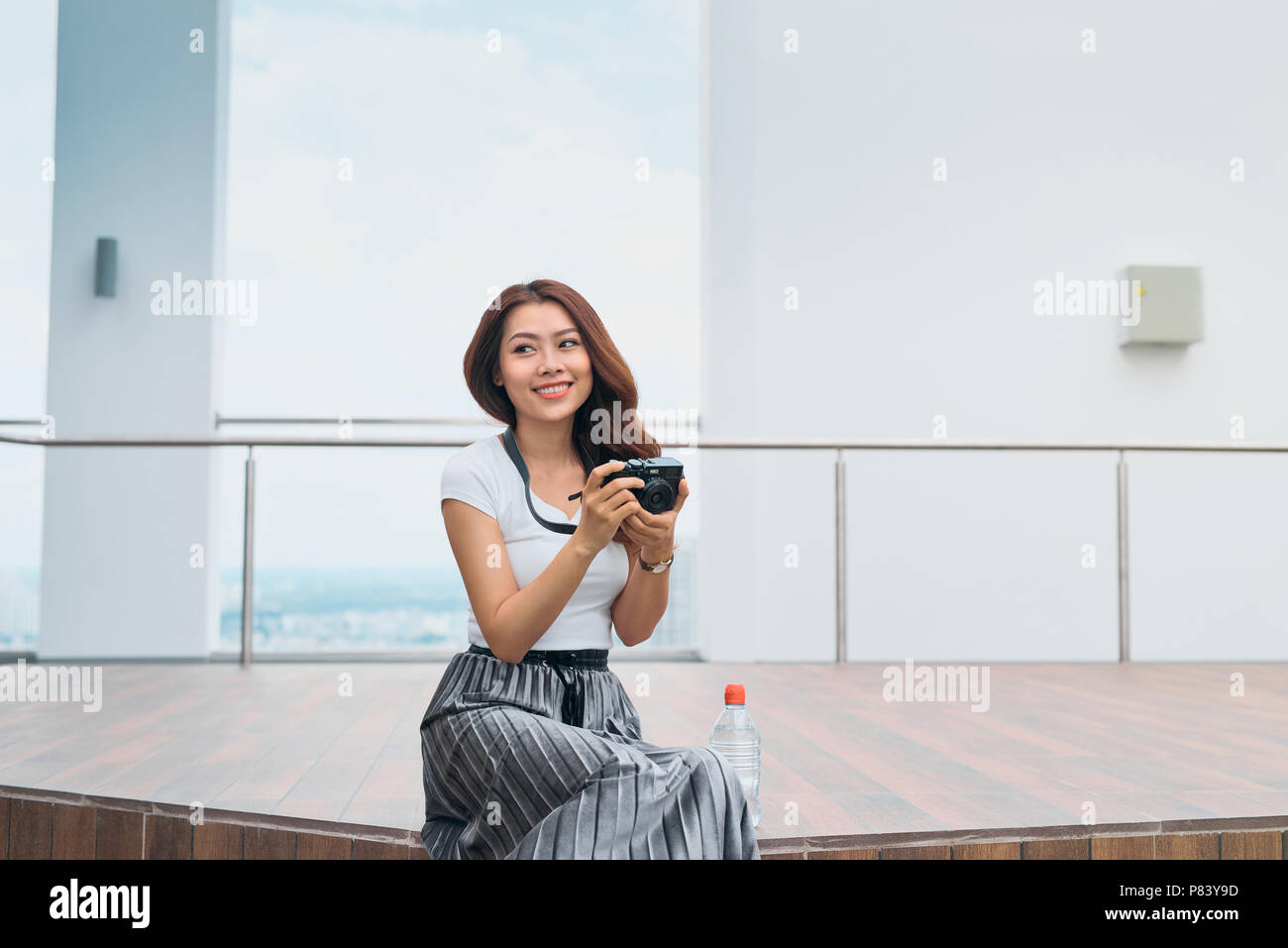 Hand travel hi-res stock photography and images - Alamy