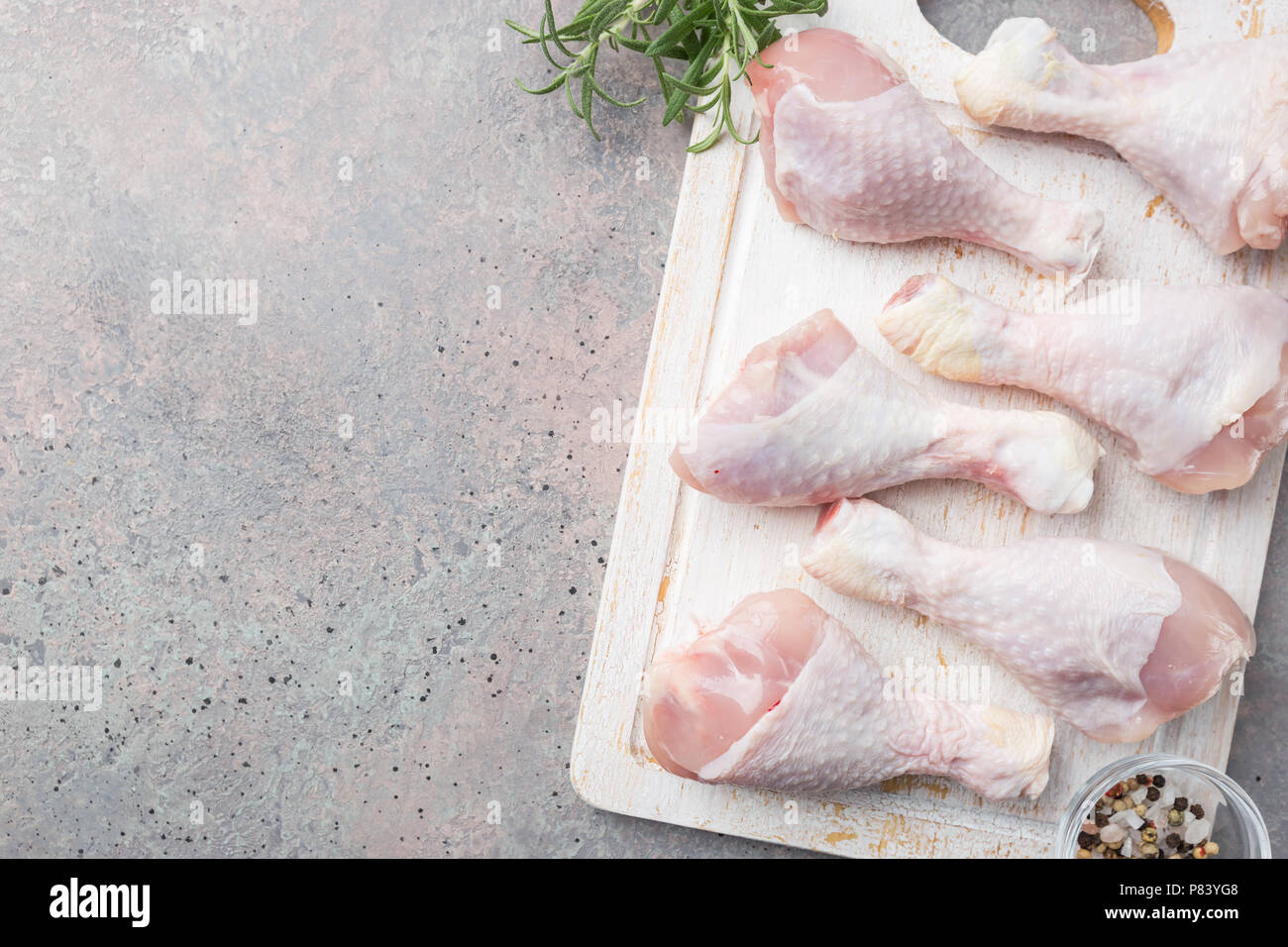 Raw chicken legs Stock Photo - Alamy