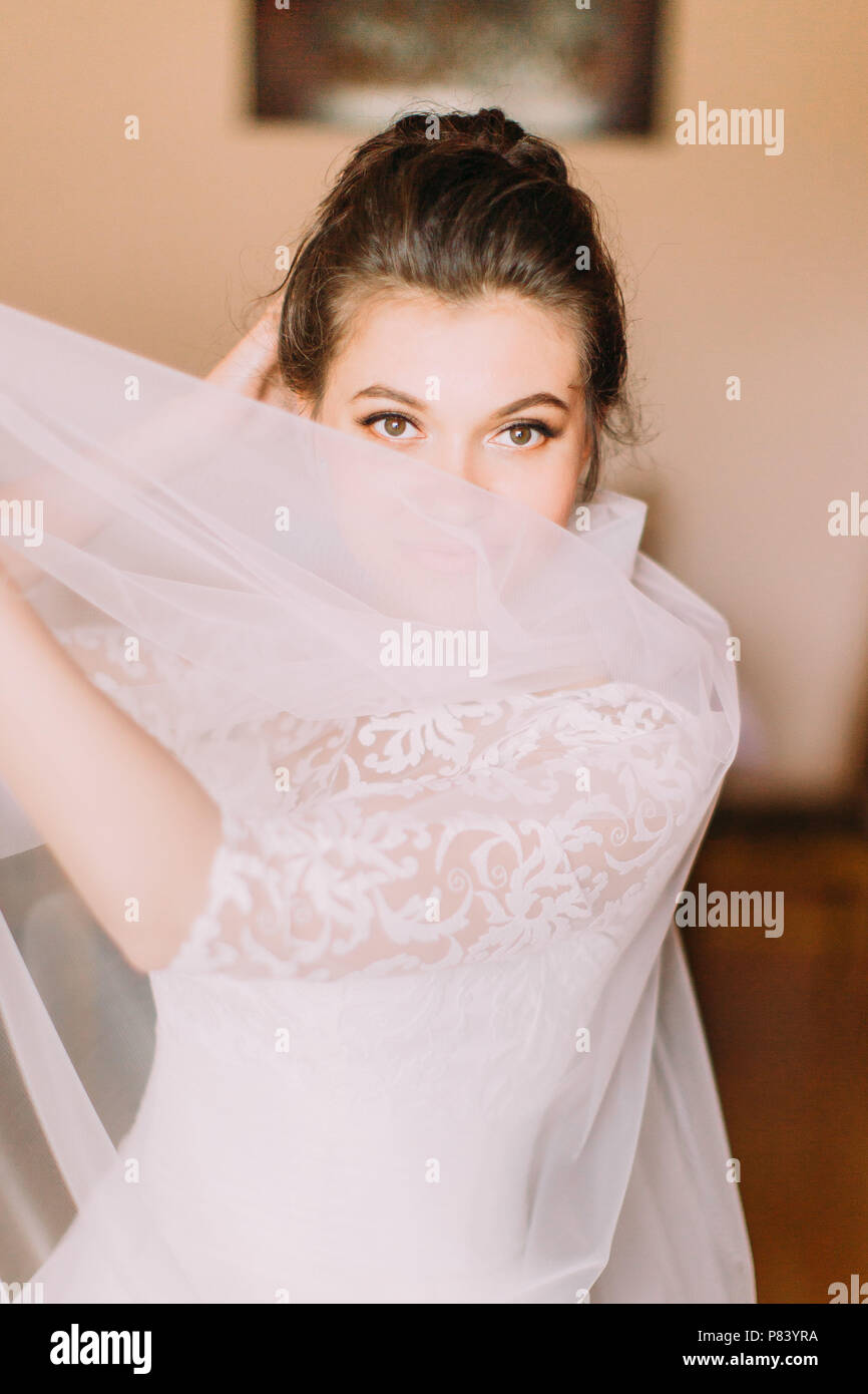 Covered face bride hi-res stock photography and images - Alamy