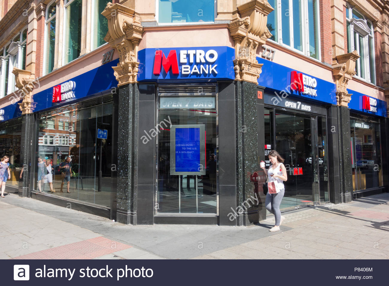 Metro Bank Branch Exterior Stock Photos & Metro Bank Branch Exterior ...