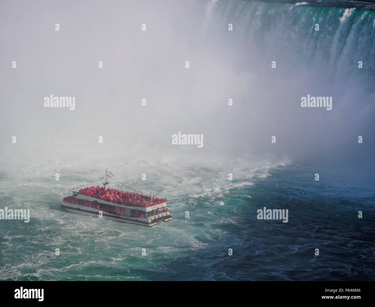 Hornblower full of tourists in front of Horseshoe Falls, Niagara Falls ...